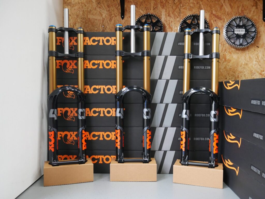 FOX 40 voorvork '29(black with orange) - Ebero